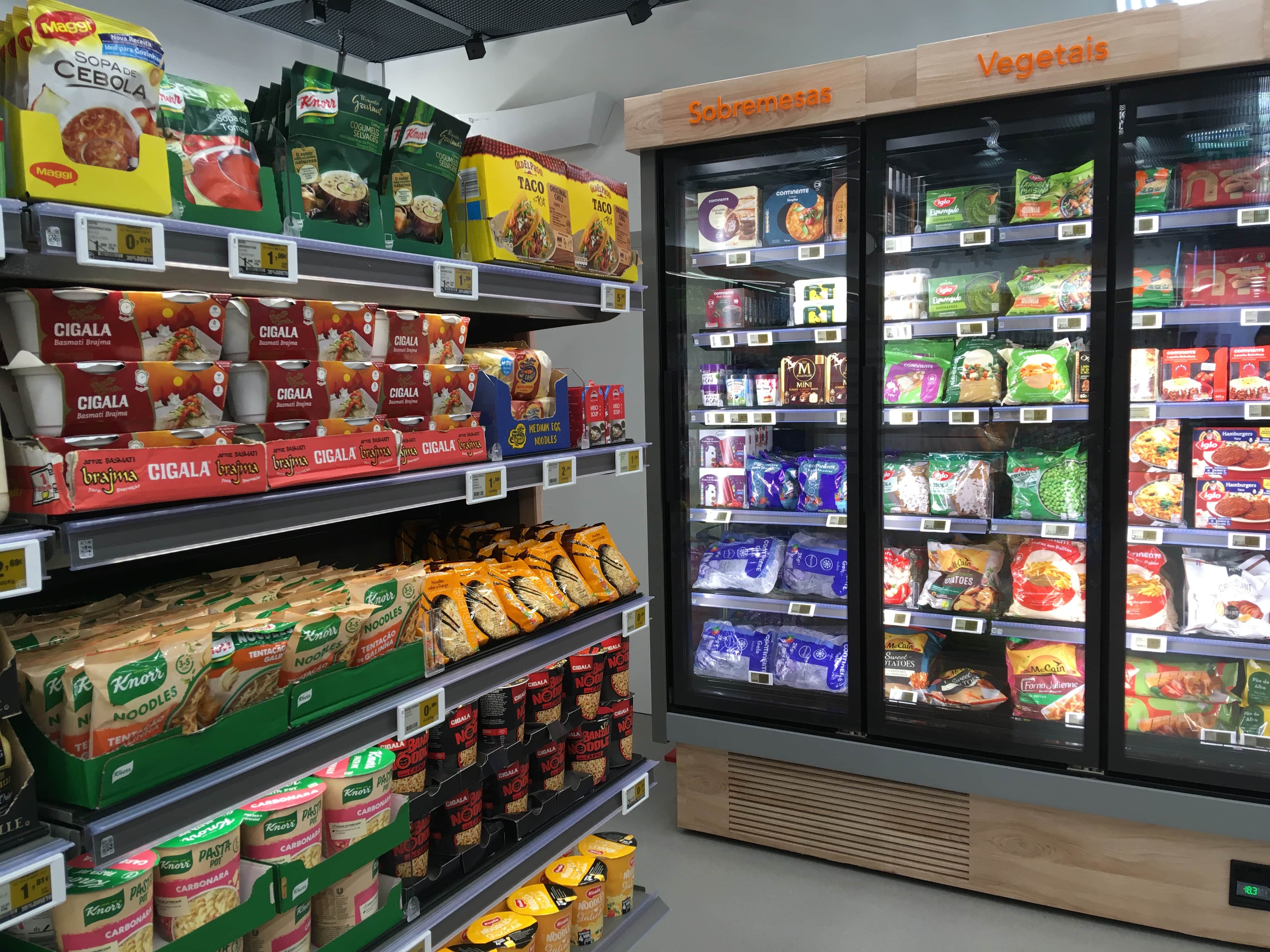 Entrar, escolher e sair. Novo supermercado do Continente não tem caixas ...