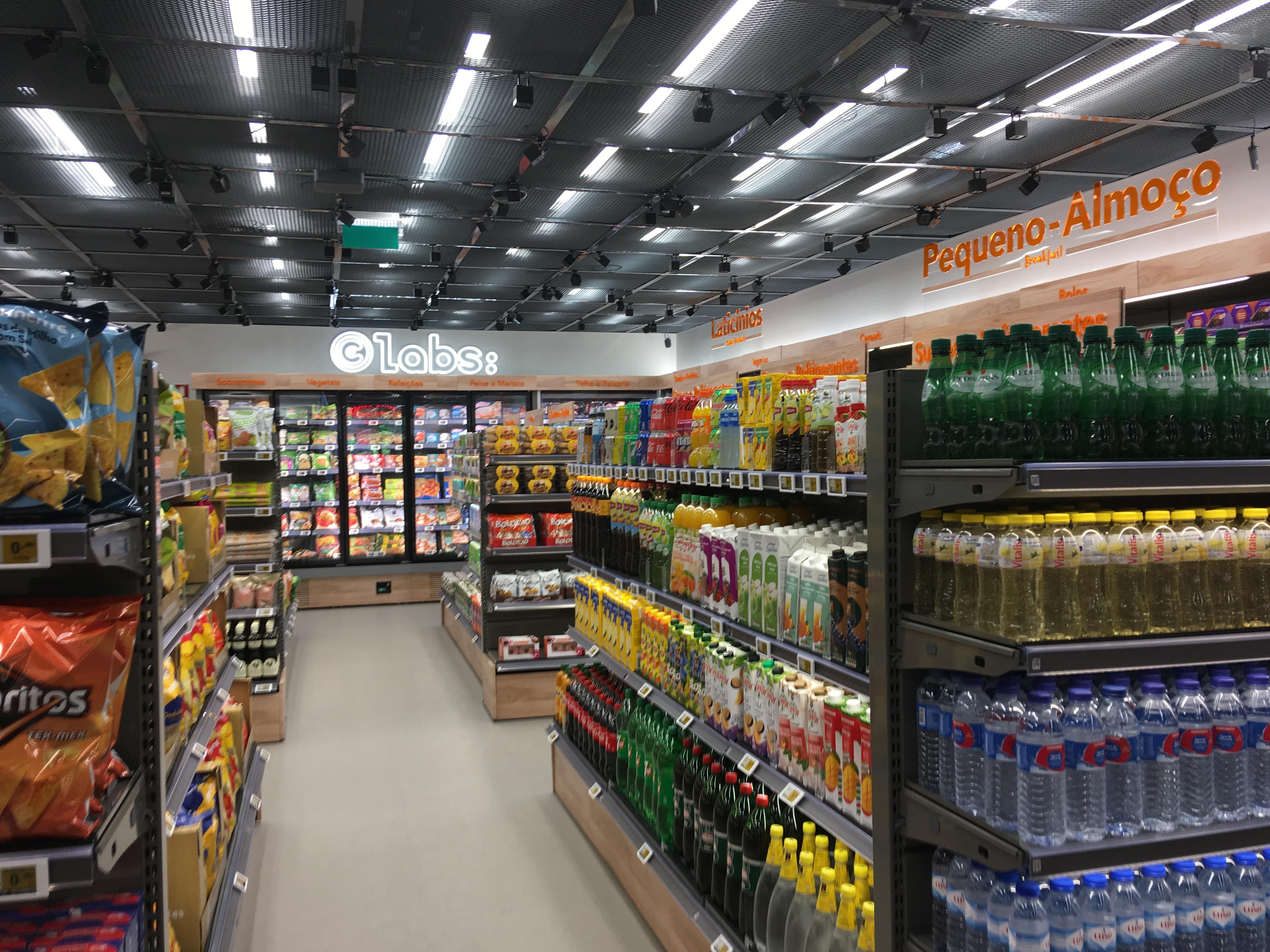 Entrar, escolher e sair. Novo supermercado do Continente não tem caixas ...