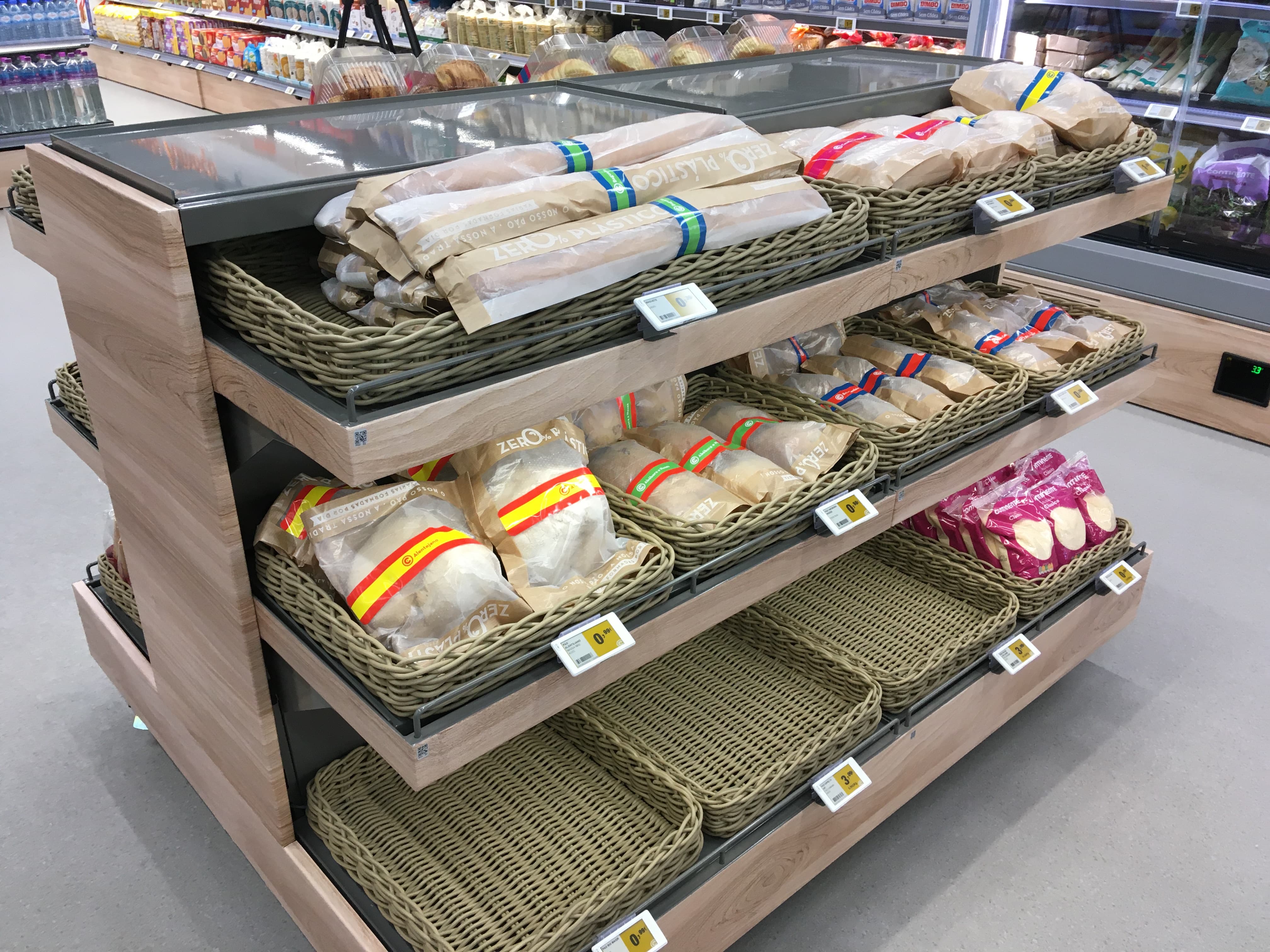 Entrar, escolher e sair. Novo supermercado do Continente não tem caixas ...
