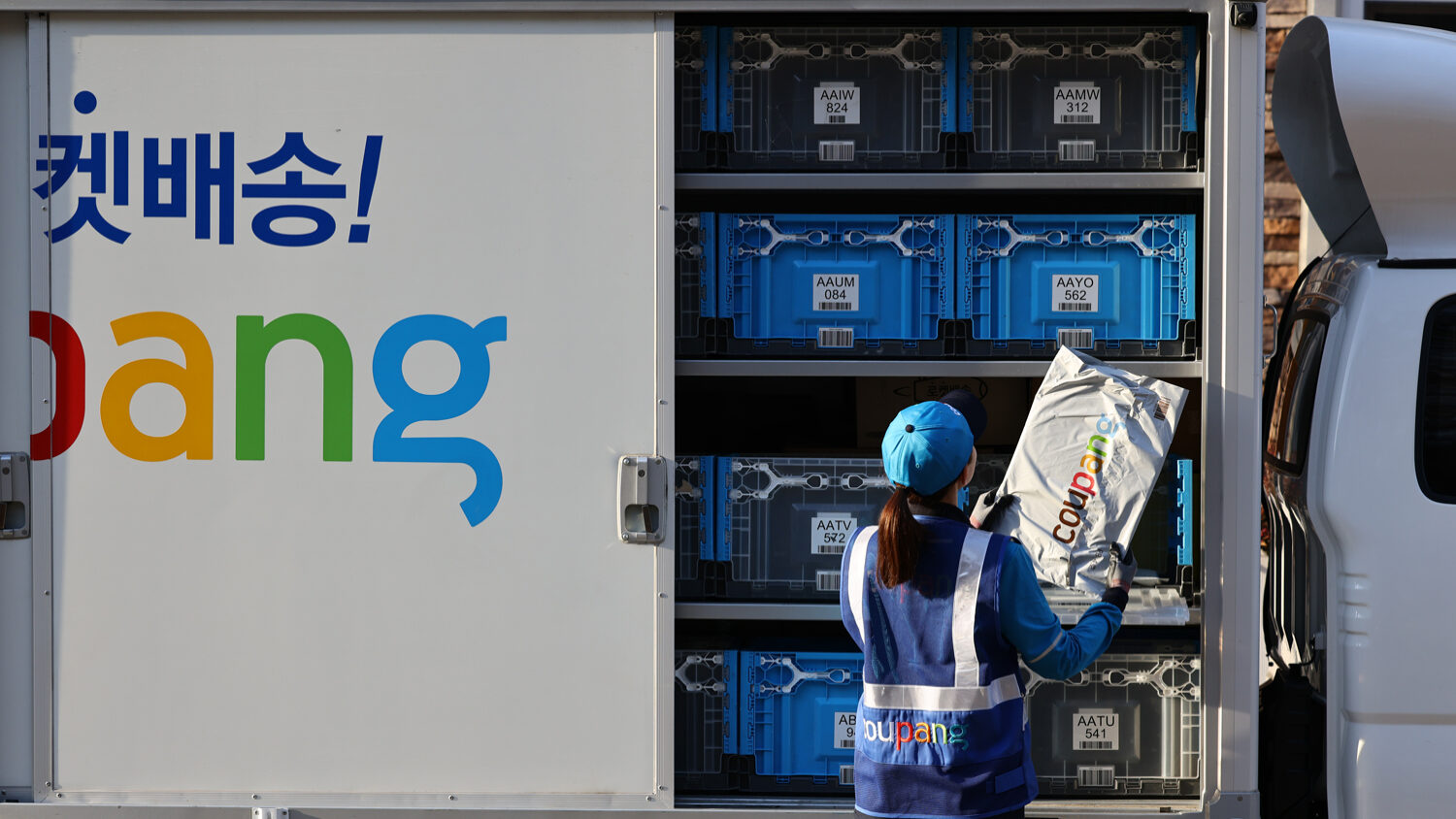 Dona da Farfetch oferece mil milhões de euros em cupões após fuga de ...