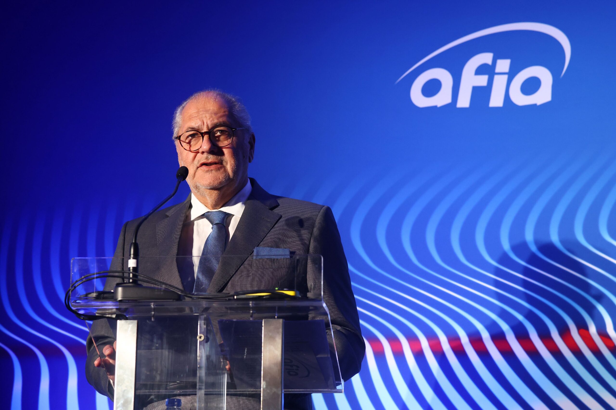 Setor automóvel precisa de libertar-se da “camisa-de-forças” da ...