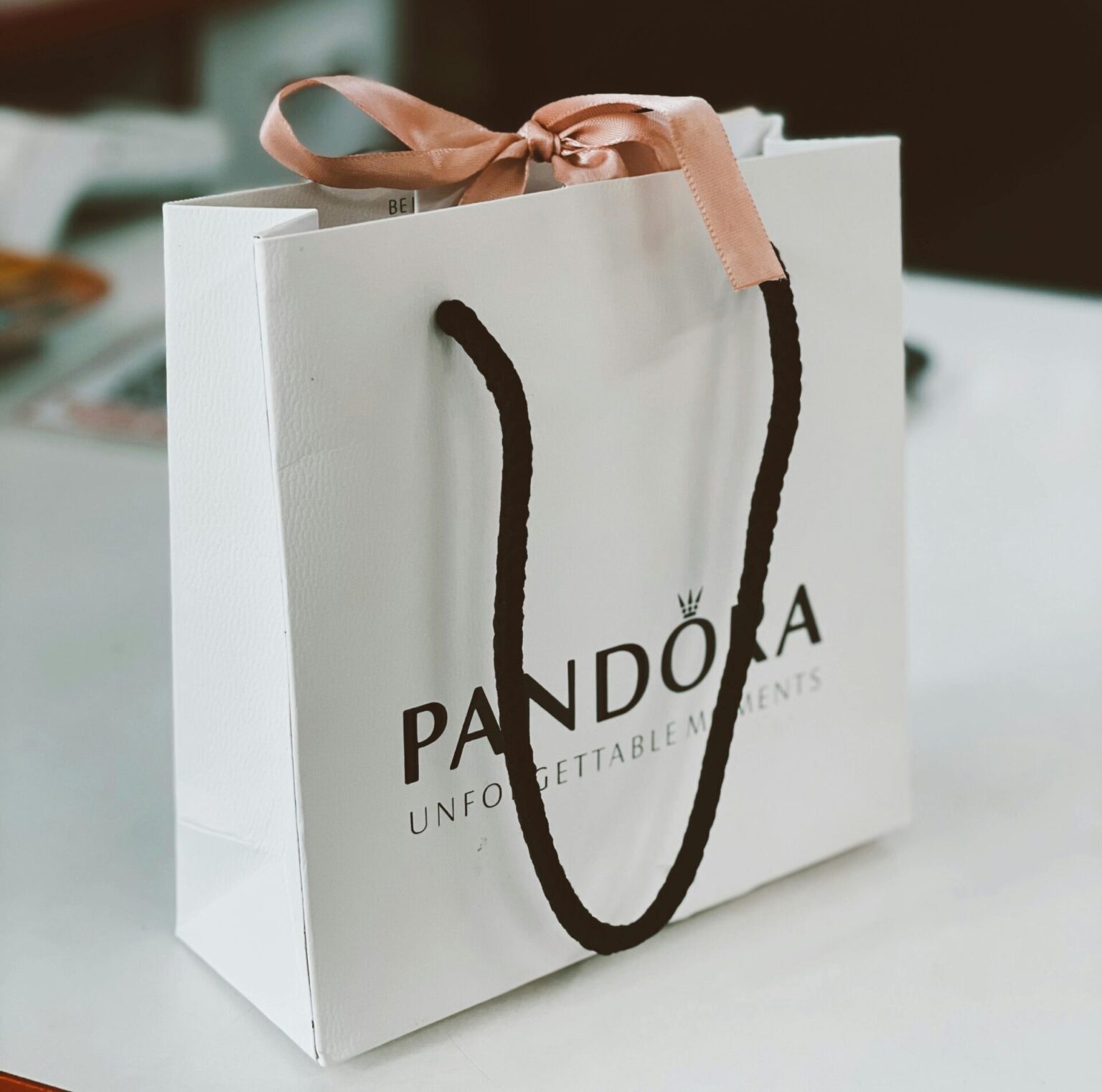 Pandora vira-se para a platina. Querem ser uma “marca de joalharia, não ...