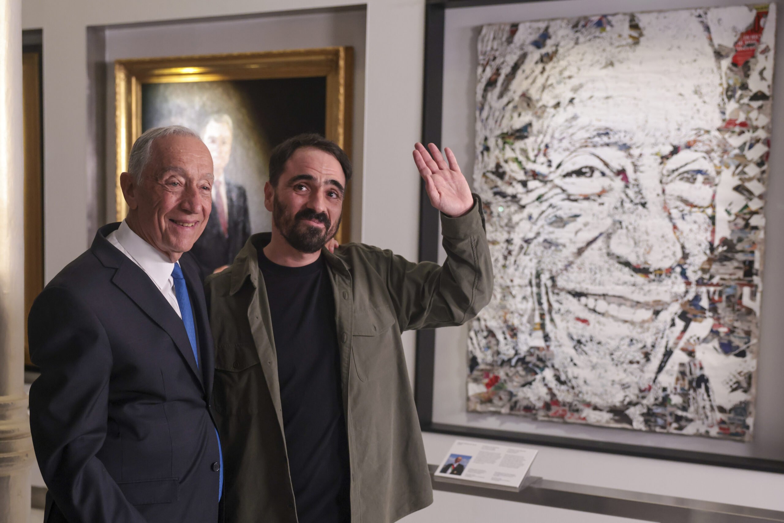 Vhils fez retrato oficial de Marcelo com camadas de jornais dos últimos ...